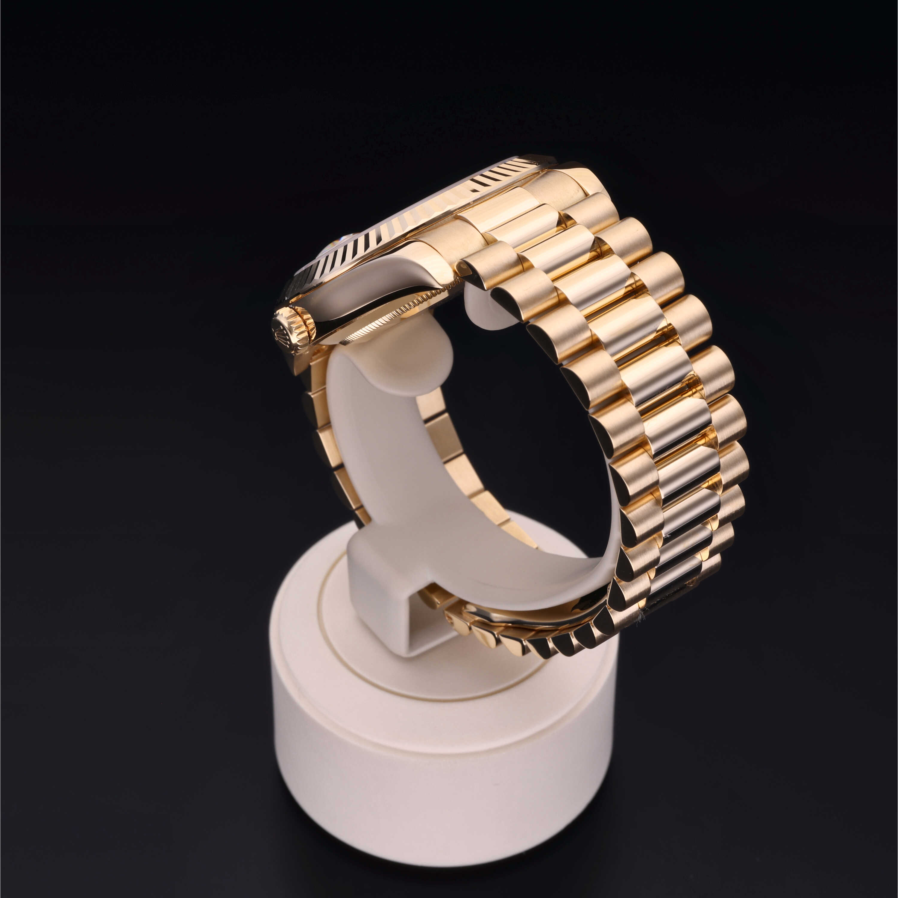 Pre-Owned Rolex Day-Date II (218238)